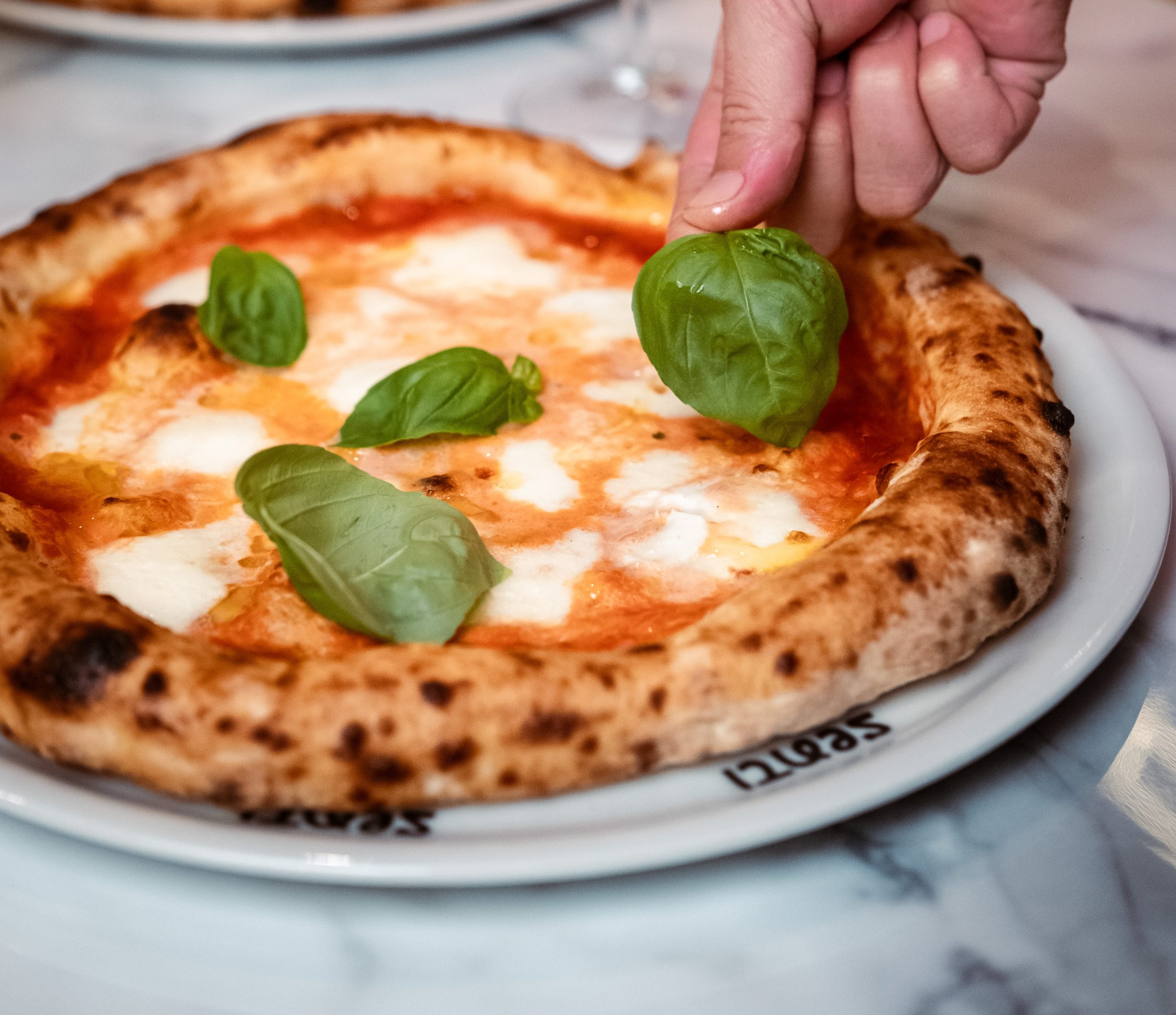 I 5 Trucchi per Mangiare la Pizza Ordinata a Domicilio come in un ...